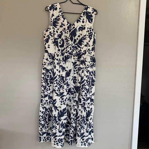Magaschoni | Dresses | Nwot Womens Magaschoni White Navy Bold Shadow ...